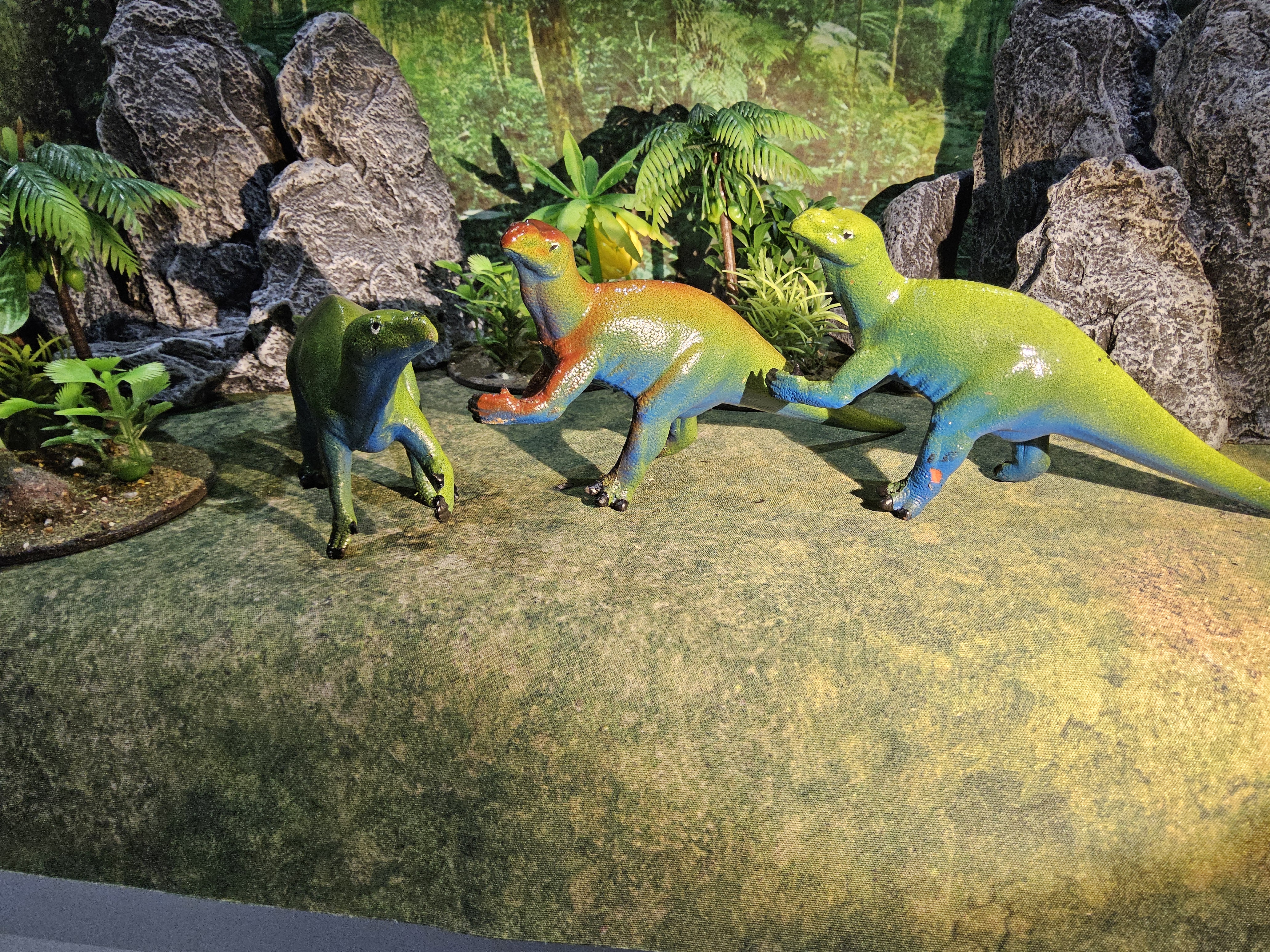 Muttaburrasaurus and Scelidosaurus | Guru Pig – the gaming Guru